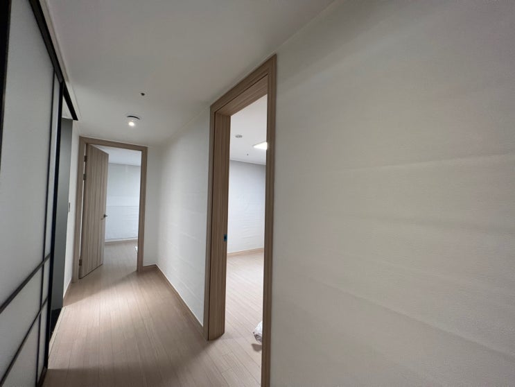 [서대문구]힐스테이트 신촌아파트 35평형 LX(LG) 디아망 PR002-01 / 49605-07 / 49605-02 실크벽지 합지벽지 도배 시공 : 네이버 블로그