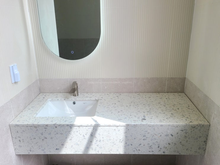 이태리 테라조[까라라 C680] 싱크대, 세면대 상판 인천연구소 시공현장 : 네이버 블로그