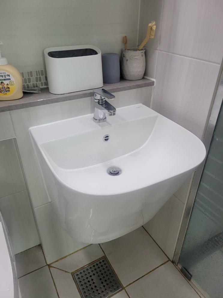 부산세면대교체 암남동 송도 서린 엘마르 아파트에서 대림바스 CL370 CL384 반다리 세면대로 깔끔하게 교체해 드리고 왔습니다 ...