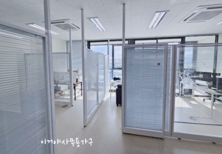블라인드를 활용한 사무실 유리 파티션 제작 시공후기 : 네이버 블로그