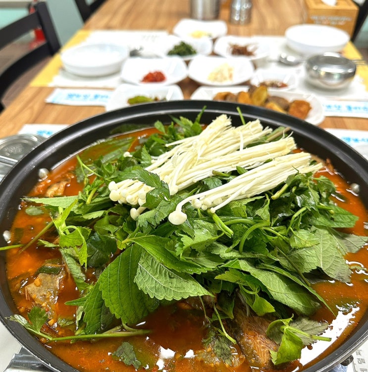반찬이 전부 맛있는 한식뷔페 철원고석정 에서 맛있는 한끼식사했어요feat한탄강 메기매운탕 네이버 블로그