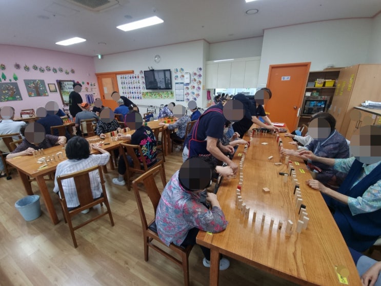 용인동백주간보호센터 반디재활주간보호센터 신체 프로그램 도미노 게임 다트게임 네이버 블로그
