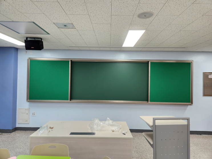 우리들칠판 학교나 학원의 교육용 칠판으로 보조칠판을 다목적으로 사용할 수 있는 고객맞춤형 칠판 다목적칠판 덕은한강중학교