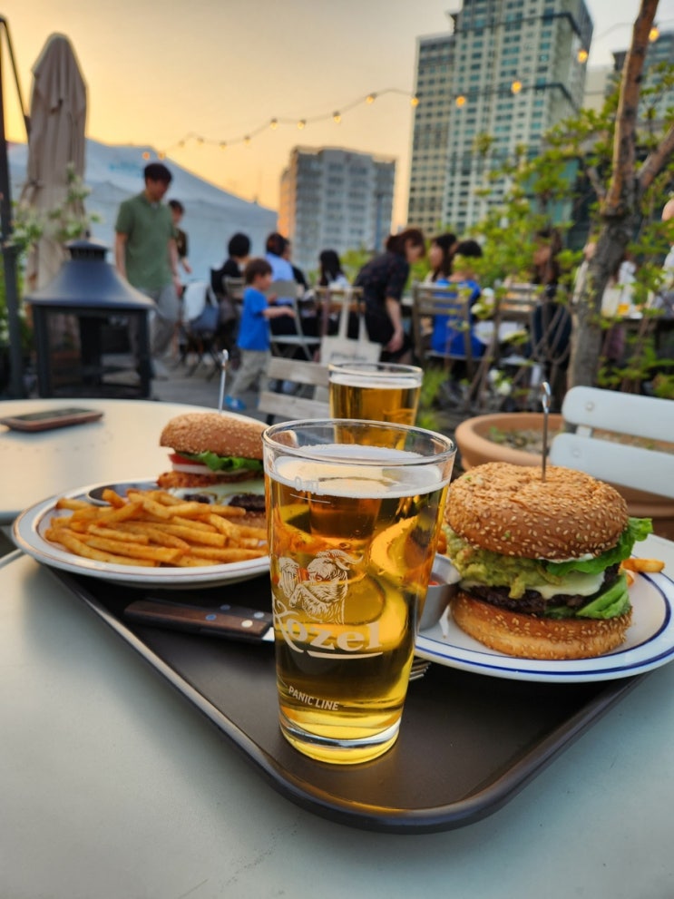 맛집 남산타워 보면서 테라스에서 수제버거에 맥주 마실 수 있는 ‘더백테라스 네이버 블로그