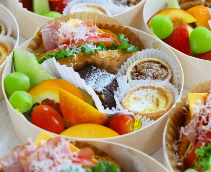 부산수제도시락 행사 다과 단체버스 하객 선물 답례 핑거푸드 조공 공연 승진 서포트 간식 디저트 샌드위치 과일 김해창원기장울산
