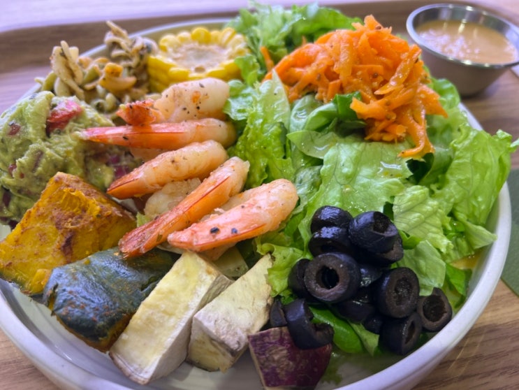 신촌샐러드 플랜트 허브 쇼룸에서 직접 재배한 신선한 샐러드 맛집 리브팜 네이버 블로그