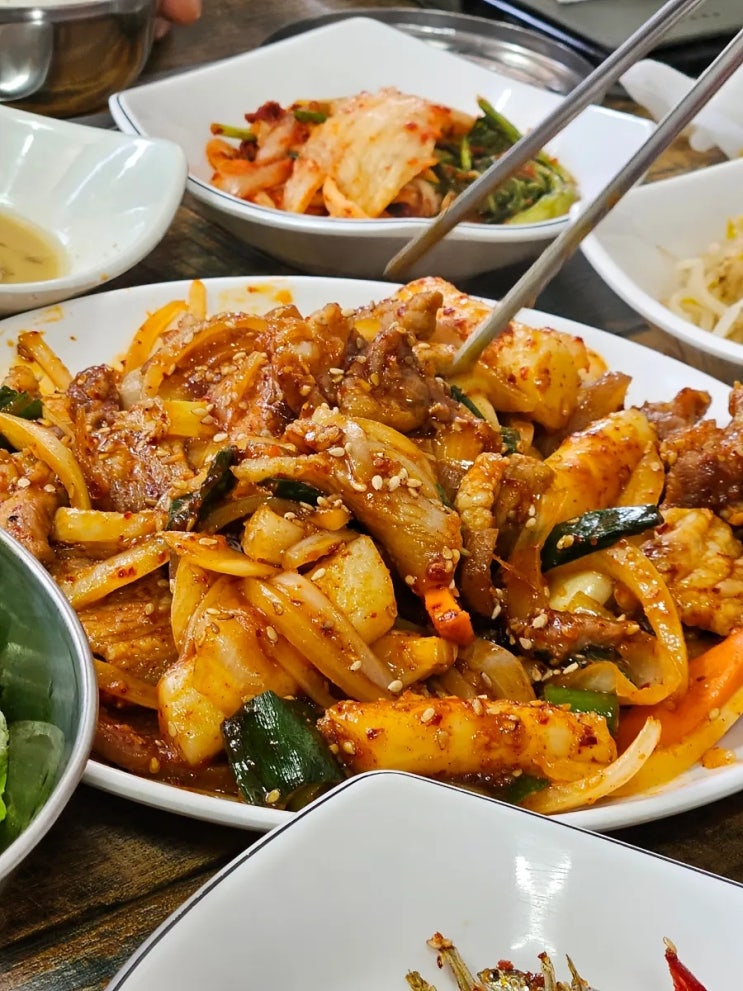 무안 몽탄 매운탕이 기본으로 나오는 돼지고기가 맛있는 제육볶음 맛집 현지인 Pick 시리즈 믿음식당 네이버 블로그