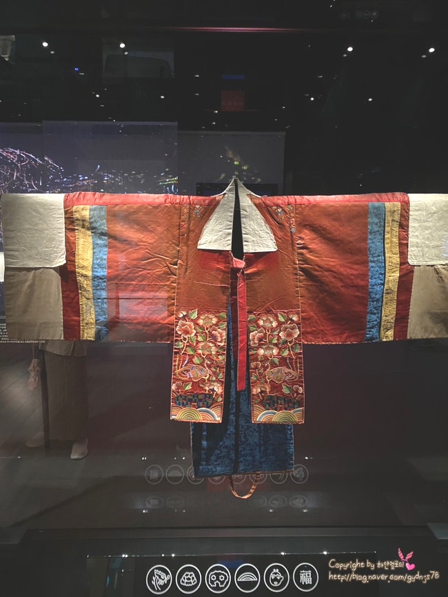 [경복궁 전시] 국립고궁박물관 활옷만개 :: 조선왕실 여성 혼례복 (feat. BTS RM 후원- 개막식 편지) : 네이버 블로그