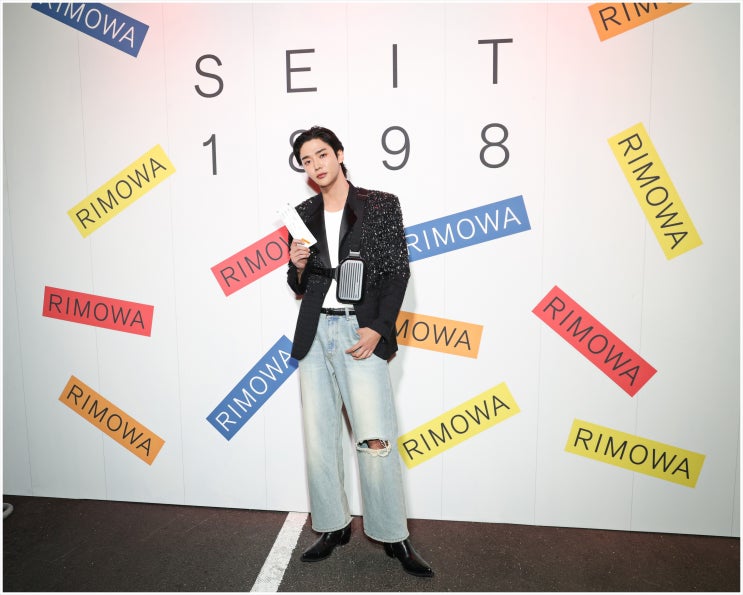 리모와 RIMOWA 전시 로운 로제 크로스백, 기내용캐리어,여행명품가방까지 : 네이버 블로그
