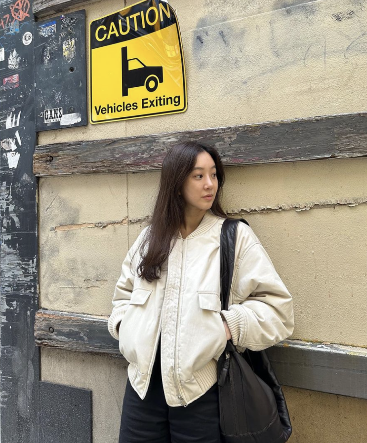 정려원 사복 옷 패딩 점퍼 패션 인스타그램 버뮤다 팬츠 온앤온 여성 가을 아우터 코디 네이버 블로그