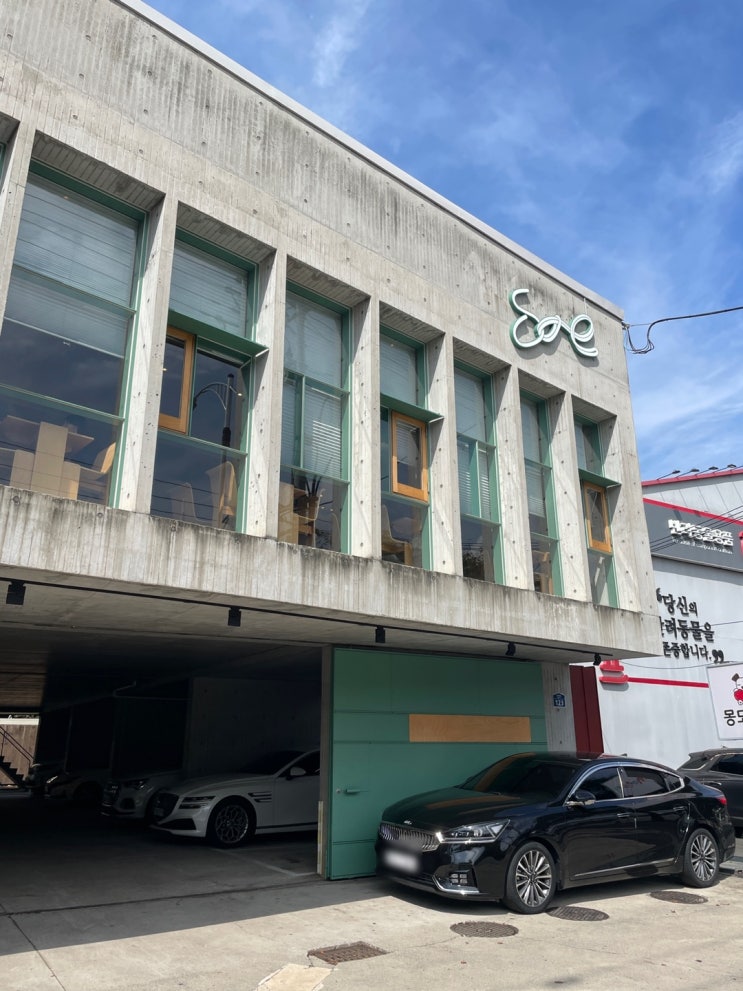 [맛집/카페] 대구 수성구 수성못앞 대형카페, 주차공간/베이커리 완벽! 인테리어까지 너무 이쁜 '사이커피 수성못' 방문 ...