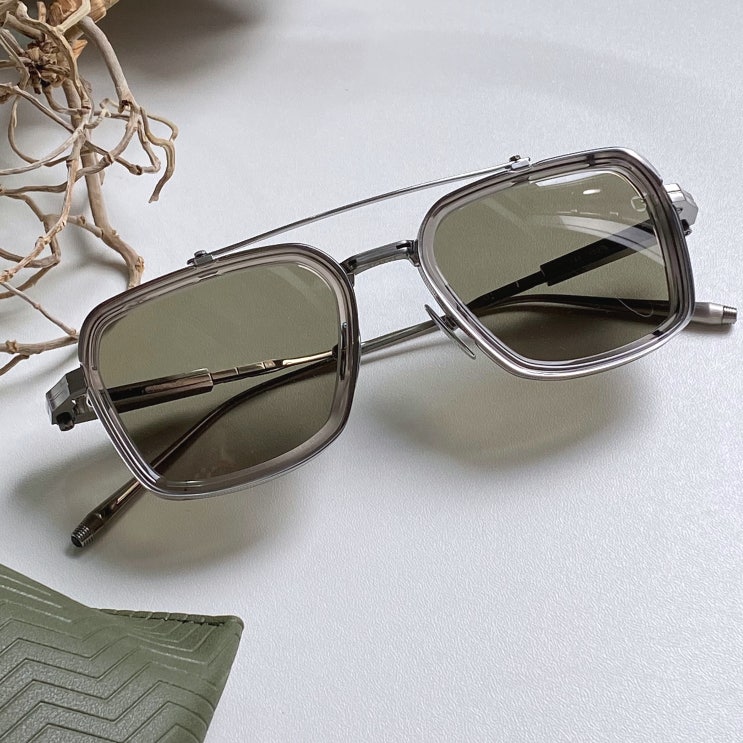 럭셔리 투브릿지 선글라스 아코니 솔리스(AKONI Solis) 최고급 디테일에 감탄 : 네이버 블로그