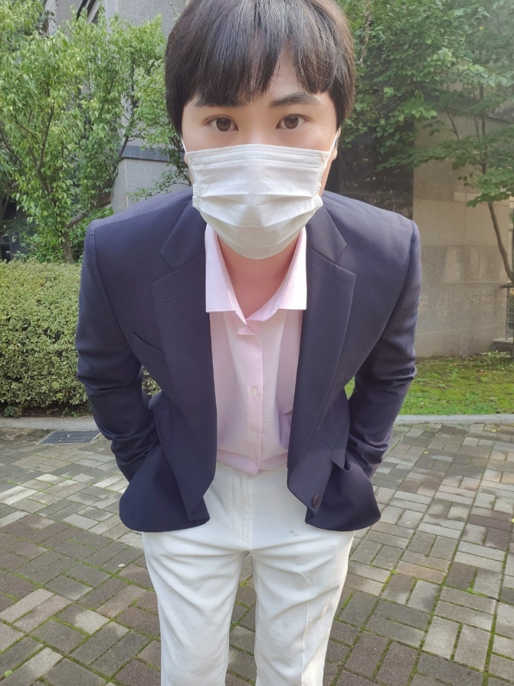 30대 남자 오피스룩 비즈니스 캐주얼 흰바지 핑크 분홍 셔츠 네이비색 싱글 블레이져 자켓 조합 가을 출근룩 코디 네이버 블로그