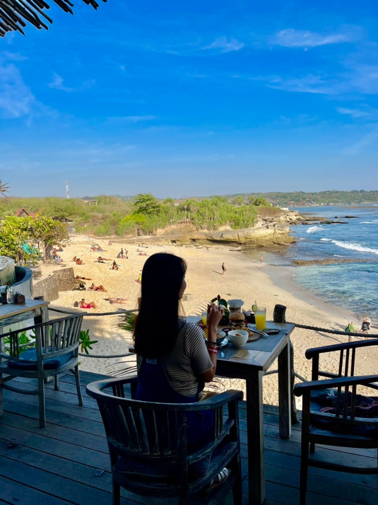 발리 누사렘봉안 카페판단 _햄버거, 치킨타이커리 (멋진 드림비치 뷰 ♥️) : 네이버 블로그