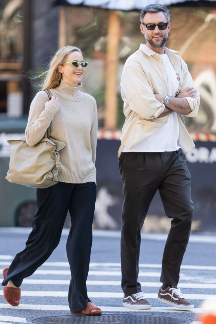 20230917_가을 분위기 제니퍼 로렌스, 남편 쿡 마로니와 뉴욕 데이트 : 네이버 블로그