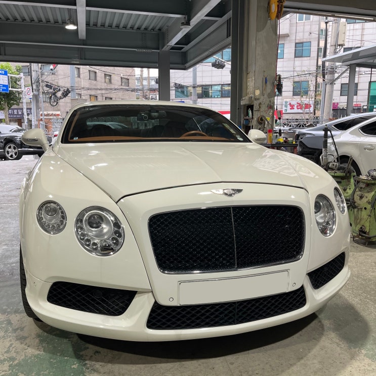 벤틀리 컨티넨탈gt 앞범퍼휀더 긁힘 도색수리 성수동 삼성모터스 강남 압구정 청담 수입차슈퍼카 외형복원수리 전문