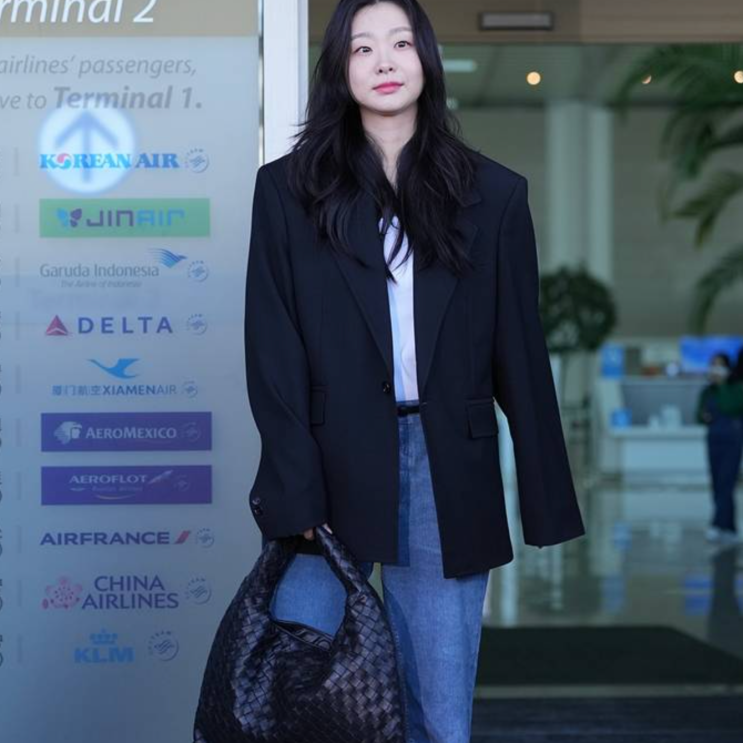 김다미 공항패션 30대 여자 핸드백 명품백 가방 브랜드 보테가베네타 추천 네이버 블로그