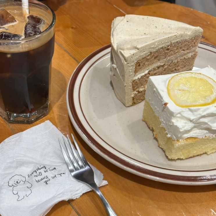 맛집 더현대 카페 레이어드 더현대서울 카페 레이어드 Layered 레이어드 레몬 케이크 레이어드 얼그레이 케이크