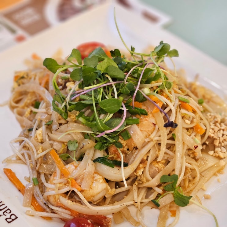 [광화문 맛집] 매장이 크고 널찍했던 반포식스 광화문점 팟타이 맛집 : 네이버 블로그