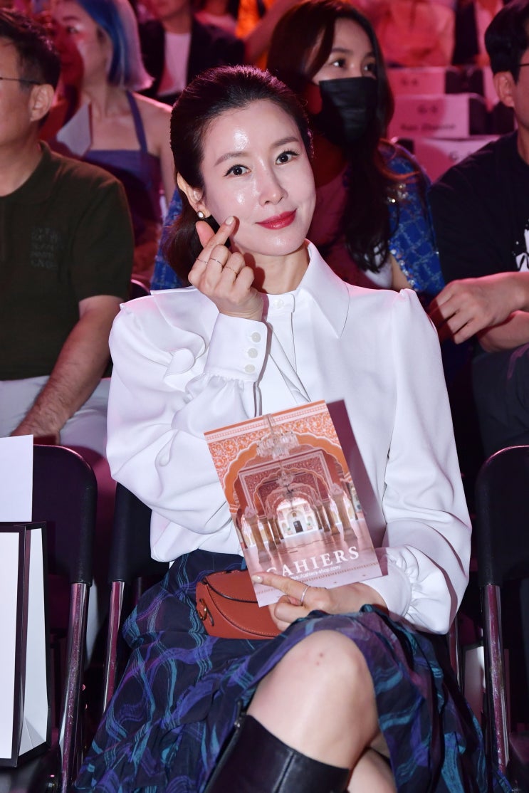 디자이너브랜드 까이에 24ss 컬렉션을 빛내주신 배우 이태란 네이버 블로그