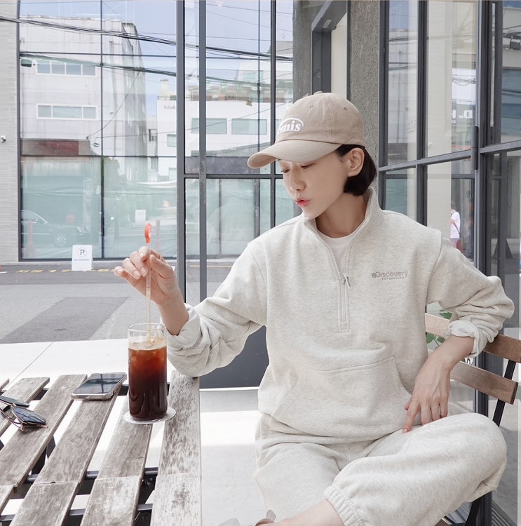 디스커버리 여성 트레이닝복 세트 반집업맨투맨 입고 성수동 소금빵 카페~ 네이버 블로그