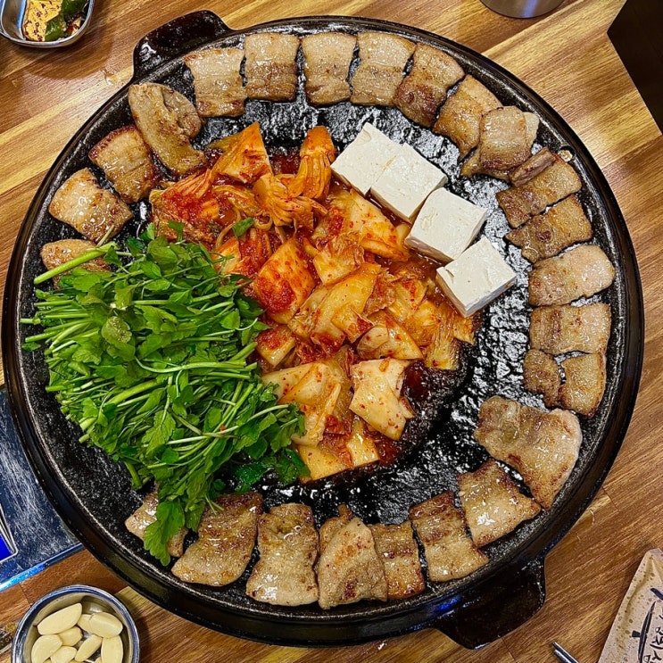 경기평택고덕 맛집 무쇠김치삼겹 평택고덕점 비주얼과 맛 둘다 잡은 김치삼겹살 맛집 구운김치파 모여라 네이버 블로그