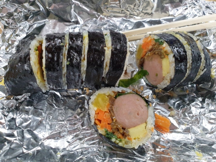 월곡분식 꽉 찬 재료로 유명한 김밥 맛집 사보르김밥 월곡점에서 매운소세지김밥 포장 네이버 블로그