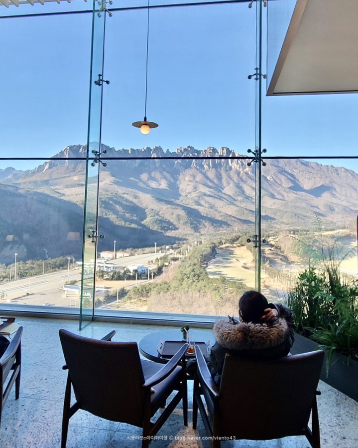 강원도 고성 소노펠리체 델피노 더 엠브로시아 카페 울산바위 뷰맛집⛰️and 조식뷔페 셰프스키친” And Bbq 네이버 블로그