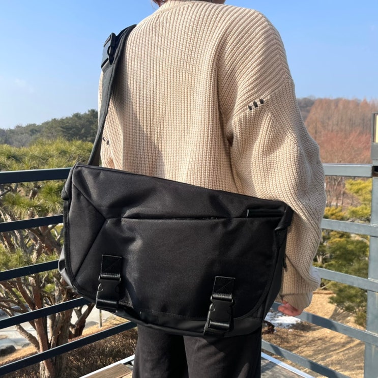 20대 남자 대학생 가방 수납력 좋은 몬스터리퍼블릭 메신저백 추천 네이버 블로그