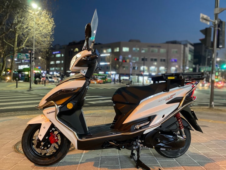 하우주스즈키 Usr125 화이트 신차출고~ 슬라이드 짐대 윈드스크린 범퍼가드 장착 네이버 블로그