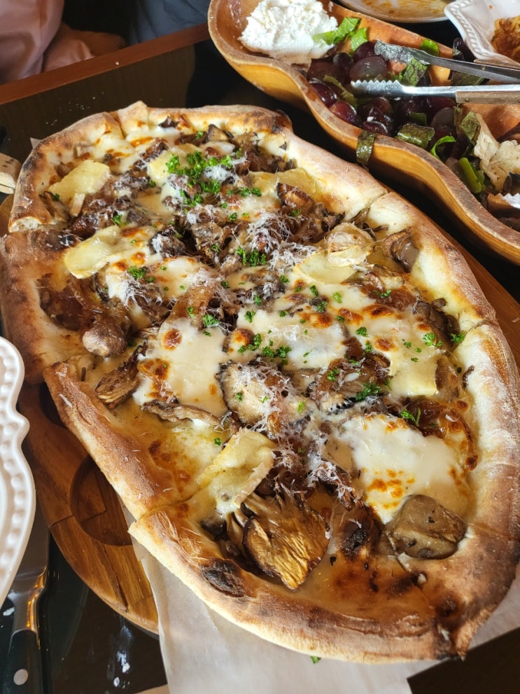 용산 맛집 │ 수요미식회 방영된 화덕피자 맛집 코요테 살룬 네이버 블로그