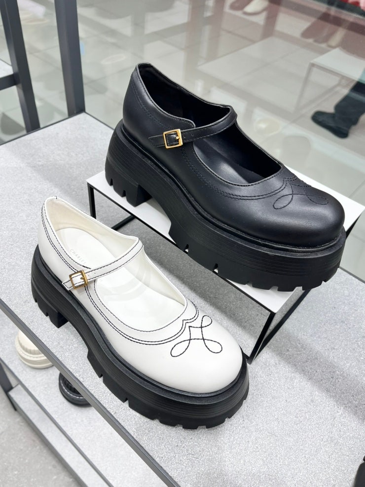 사랑스러운 여친룩의 완성 찰스앤키스 신발 종류 알아봐요 : 네이버 블로그