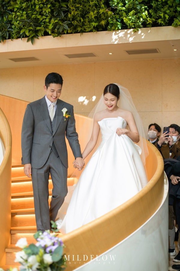 마일드플로우 본식스냅 더채플앳논현 라포레홀 본식스냅 애브뉴준오 에토프꾸띄르 네이버 블로그