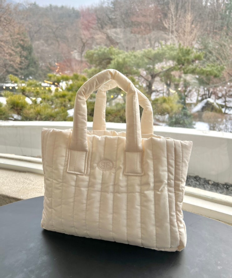 sienne 시엔느 패딩백 크림 | 수납력 좋은 겨울 데일리백 : 네이버 블로그