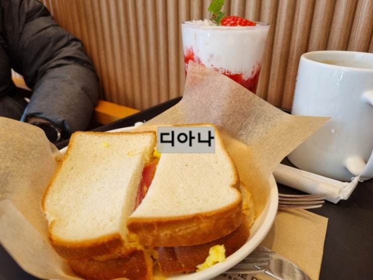 투썸플레이스 비추천 아니 겨우 이거 스벅과 비교feat스크램블에그샌드위치 떠먹는바닐라슈크림 네이버 블로그