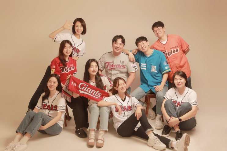 산본우정사진 야구유니폼우정사진컨셉촬영 잘하는 자연스러움을 담아내는 인물중심사진관 원플스튜디오 완전추천 네이버 블로그