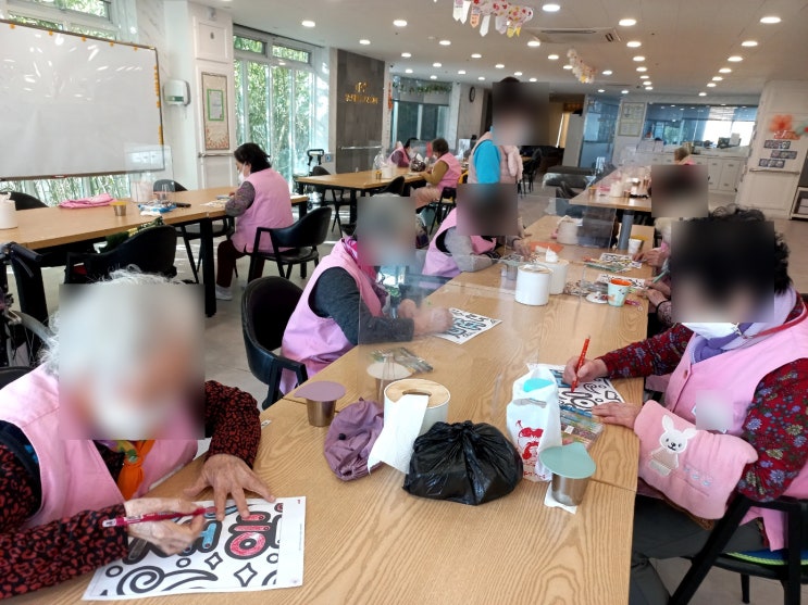 양산주간보호센터 양산노인주간보호센터 양산노인유치원 양산어르신유치원 더조은양산재활주간보호센터 오늘의 일과 족욕 협동화