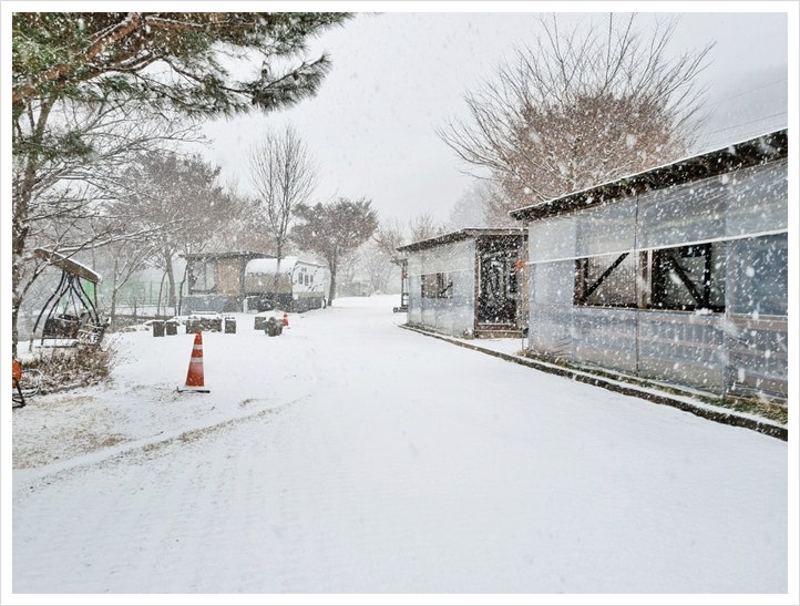 용인계곡카라반 용인계곡펜션 에이스펜션카라반 눈이 펑펑 완벽한 겨울입니다 네이버 블로그