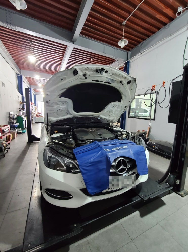 벤츠 W212 E220d 냉각수 누수 / 워터펌프 개선품 교환 / 써모스텟 교환 / 겉벨트 set 교환 / 일산 수입차 정비 : 네이버 블로그