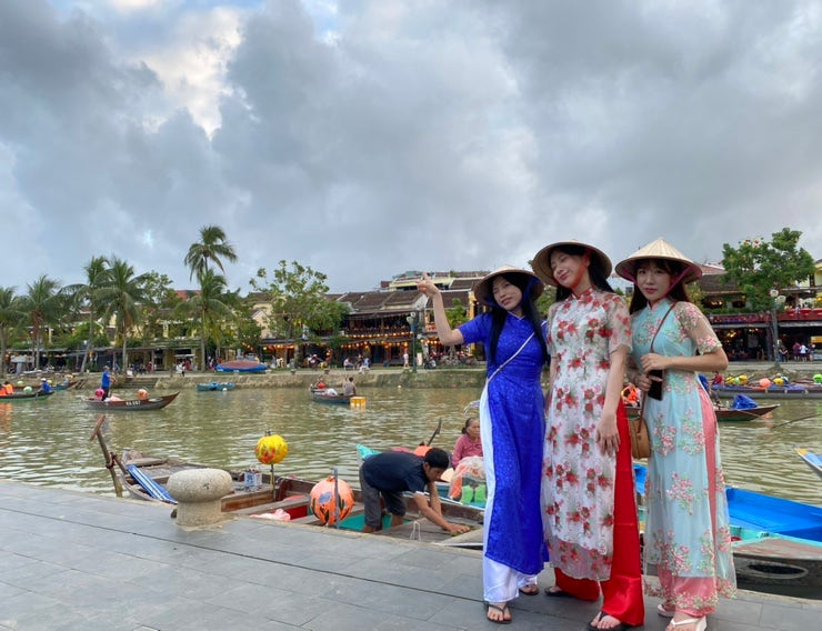 [베트남 여행] 베트남 다낭; 아오자이 입고 신라모노그램꽝남에서 호이안까지 그랩 이동. 호이안 올드타운에서 아오자이. 호이안 ...