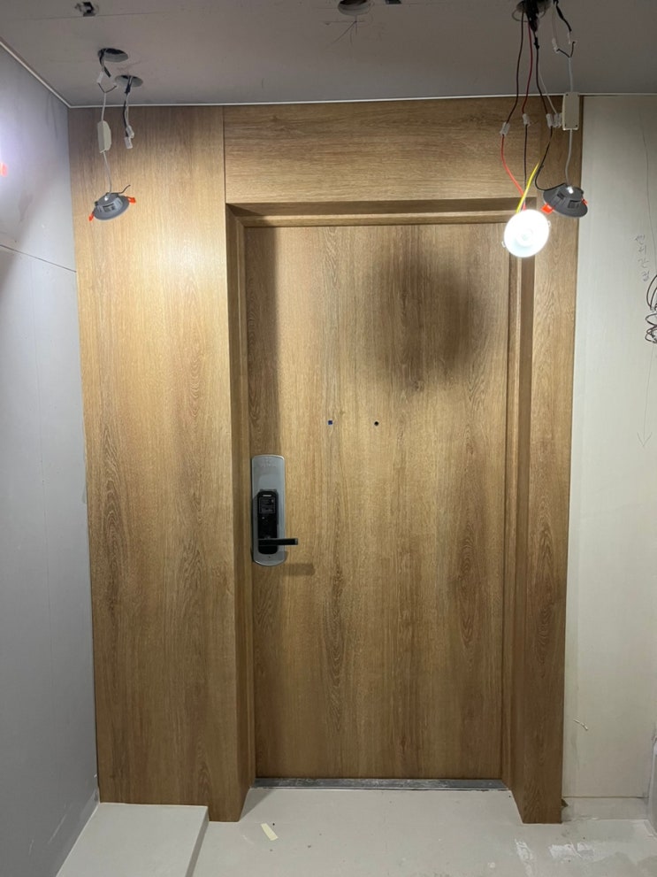 [엘지 BW006] 서대문구인테리어필름 독립문 삼호아파트 현관문 우드필름시공 : 네이버 블로그