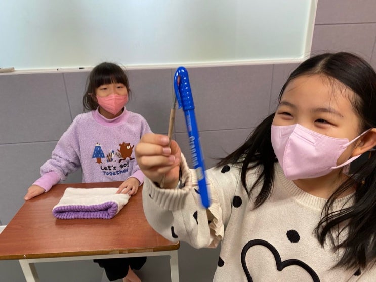협업능력을 키워주는 협동 그림 그리기로 표현력을 길러주는 장면연기까지 진행하는 부천 어린이연기학원 어린이동요레슨학원 네이버 블로그