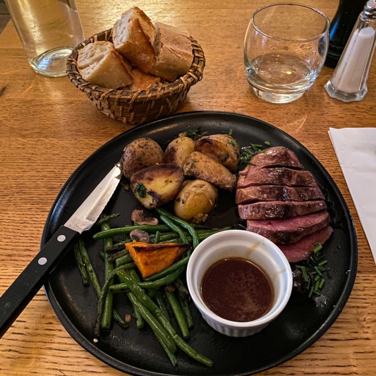 파리맛집 몽마르뜨 언덕 오리 스테이크 와인 맛집 추천 Un Zebre A Momtmartre 네이버 블로그