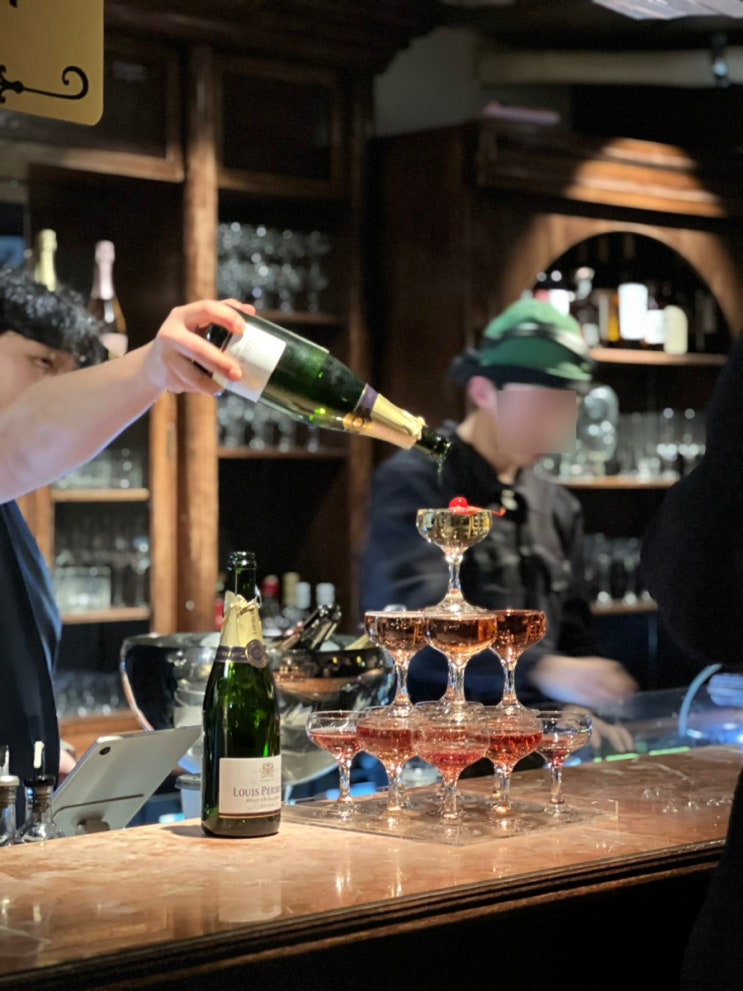 [신용산 맛집]노커어퍼 knocker upper - 용리단길, 용산 핫플, 뮤직펍, 샴페인바 : 네이버 블로그