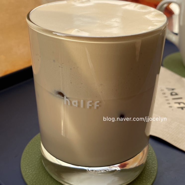 처음 만났을 때보다 몰라보게 핫해진 카페. (halff 하프커피) : 네이버 블로그
