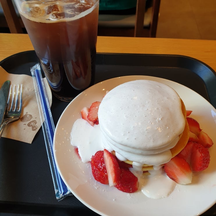 이디야 봄 신메뉴 생딸기 팬케이크 내돈내산 솔직후기 맛 크기 가격 비주얼o 네이버 블로그