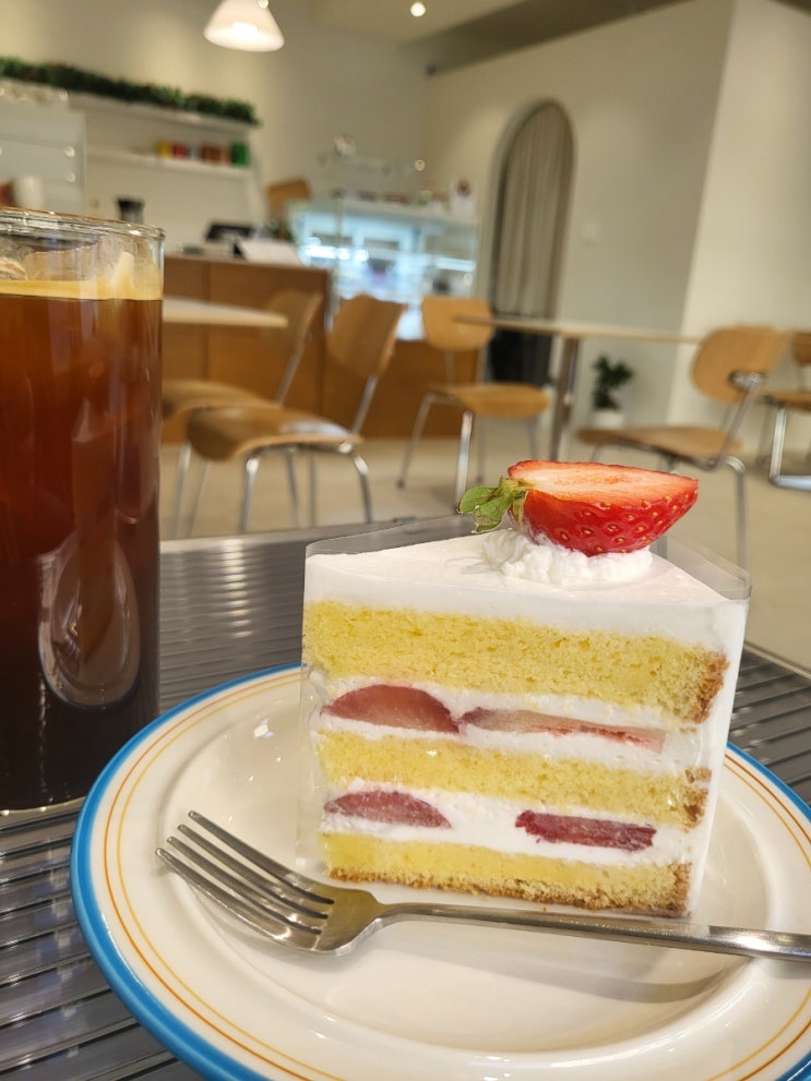 굴포천카페 딸기케이크가 맛있었던 "Oh!dinary(오디너리)" : 네이버 블로그
