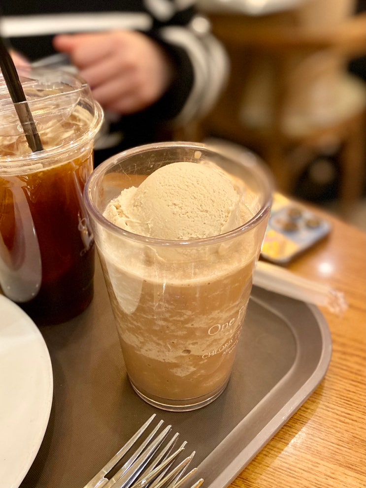 삼성역 맛집 클로리스 코엑스몰점 맛있는 밀크티 프로즌과 꾸덕꾸덕한 말차 케이크 네이버 블로그