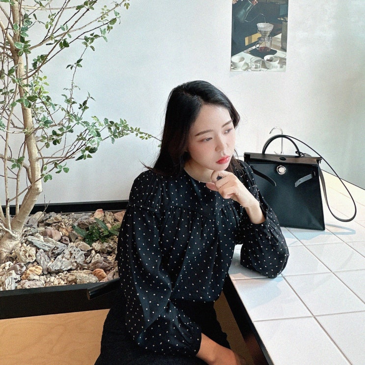 플로움 봄신상 구경하기 저는 블라우스 샀어요! : 네이버 블로그