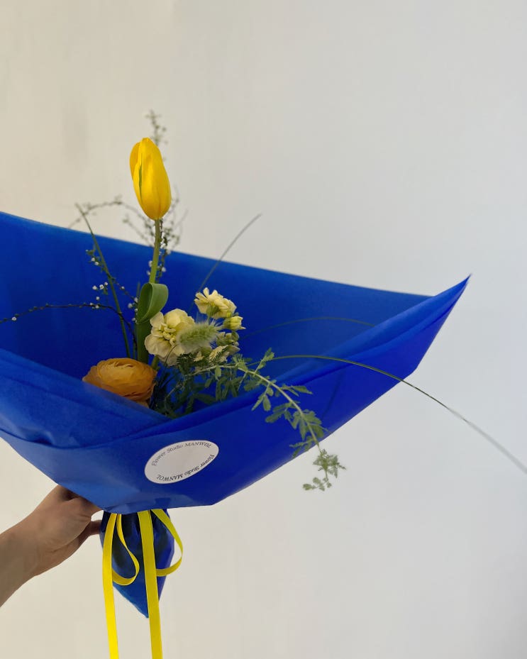 만월 옐로우 꽃다발 보색 포장 꽃다발 힙한 포장 중랑역꽃집 중화동 꽃집 면목동 꽃집 묵동 꽃집 휘경동꽃집 이문동꽃집 망우꽃집